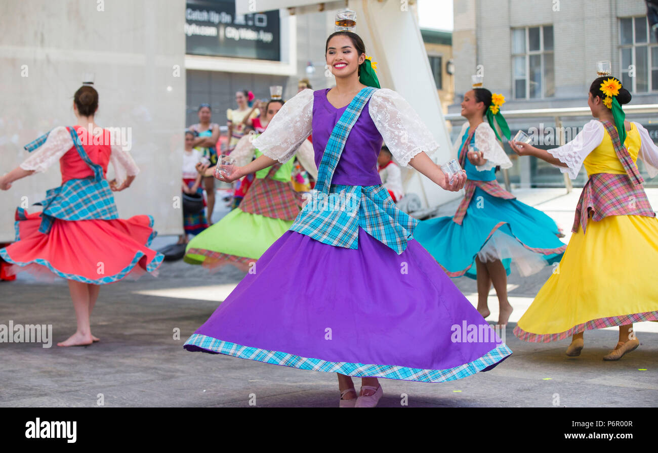 Multicultural groups hi-res stock photography and images - Alamy