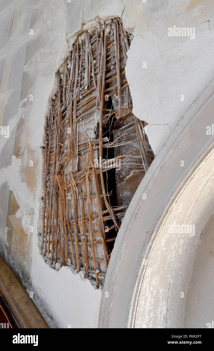 06/29/2018, Berlin: A visible damage to an inner wall of the castle on ...