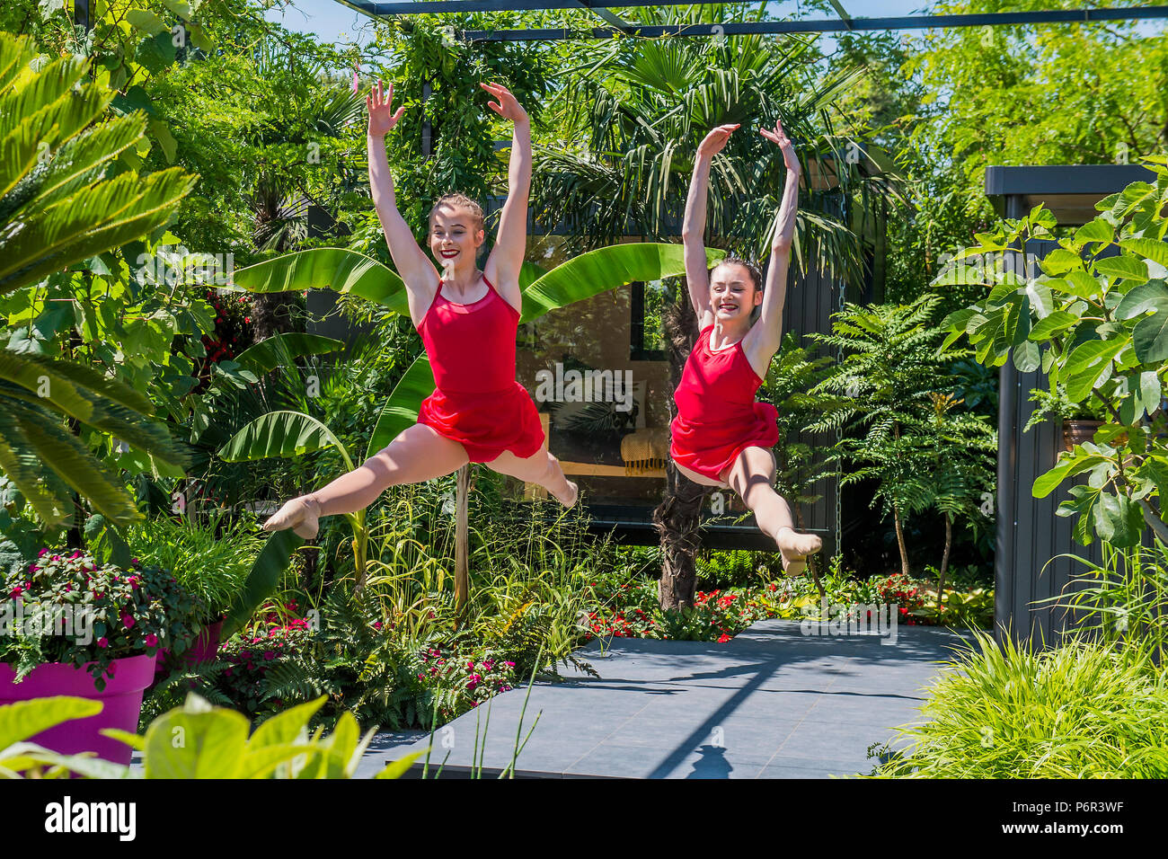 The mersey girls hi-res stock photography and images - Alamy