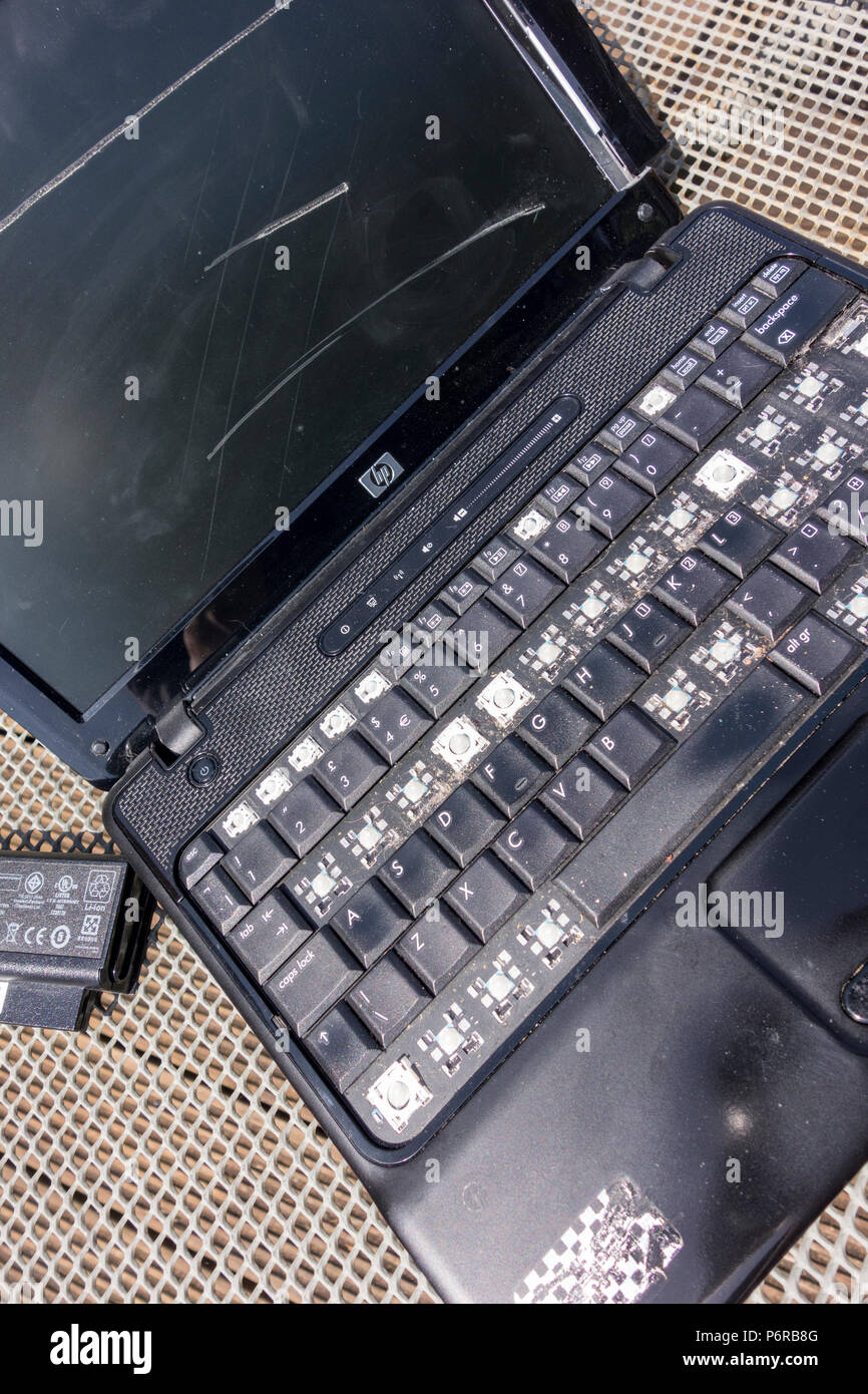 Smashed computer screen hi-res stock photography and images - Alamy