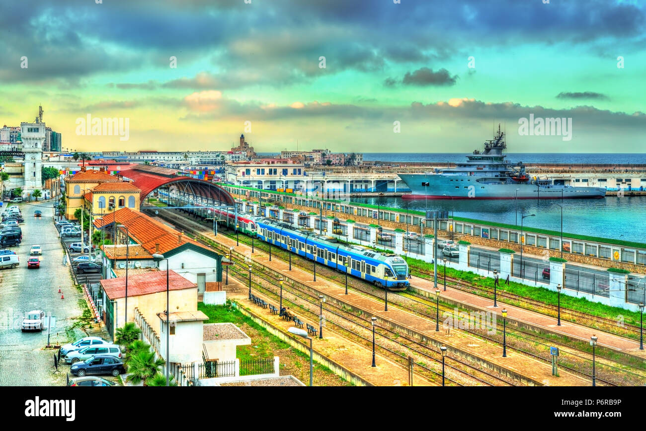 Train architecture hi-res stock photography and images - Alamy