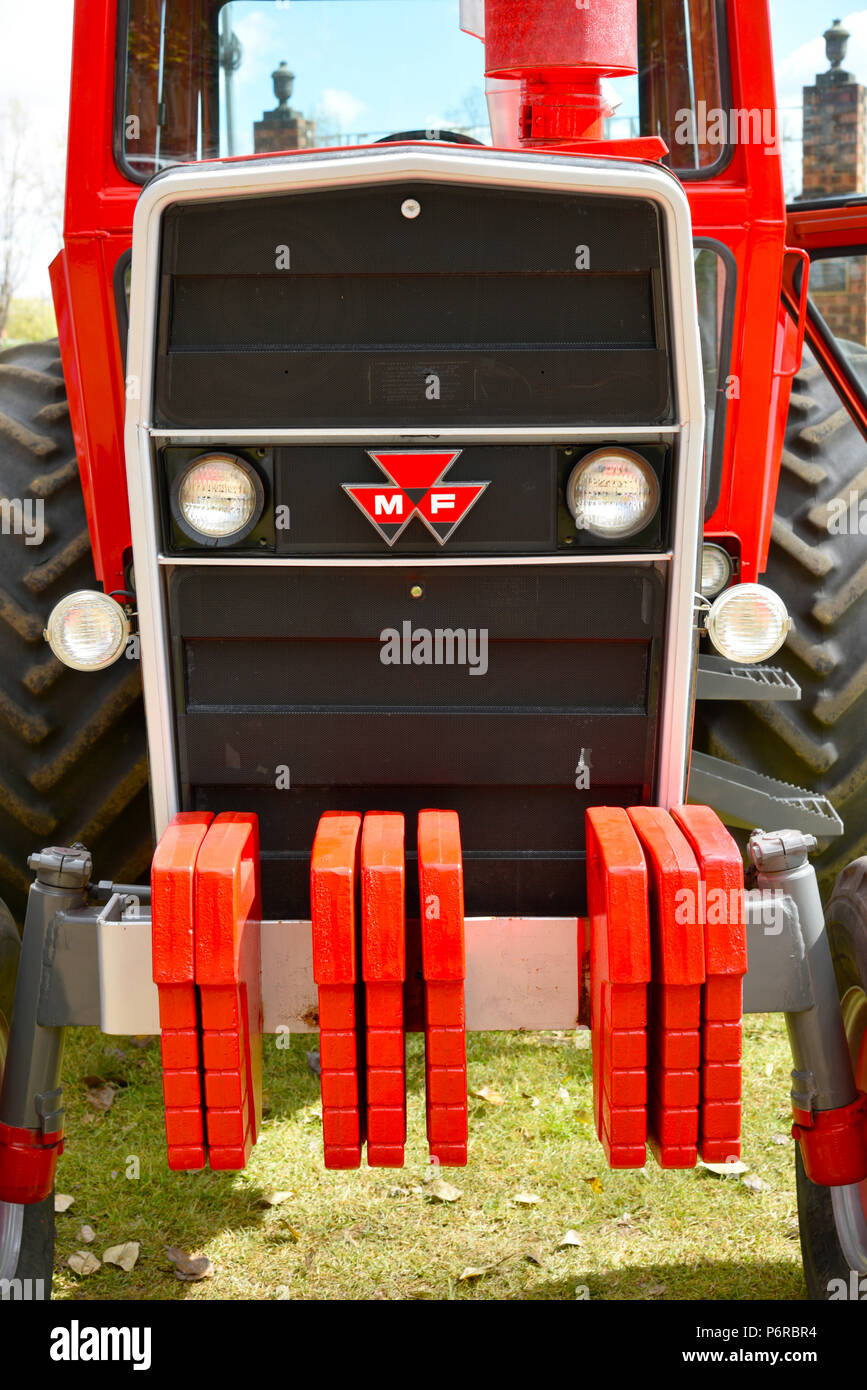 massey ferguson MF 1155 tractor at the glen innes truck and tractor ...