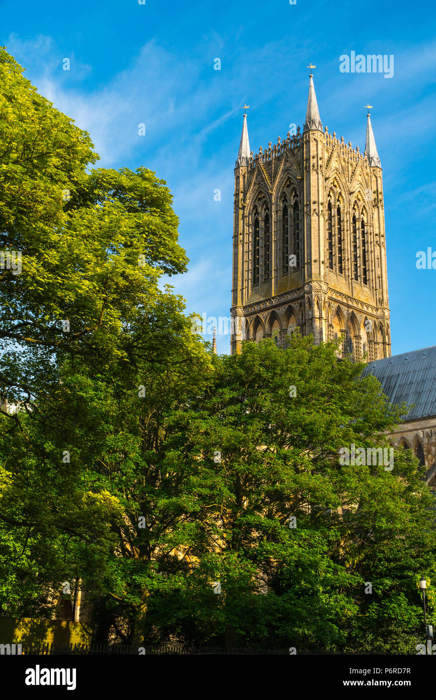 Front view lincoln cathedral lincolnshire hi-res stock photography and ...