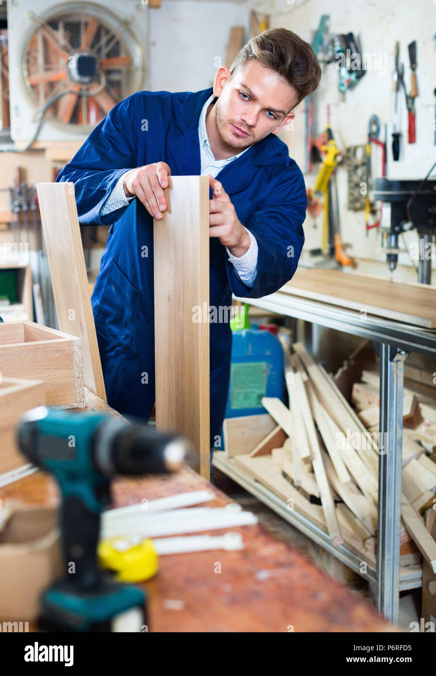 Positive efficient working man measuring boards for furniture at ...