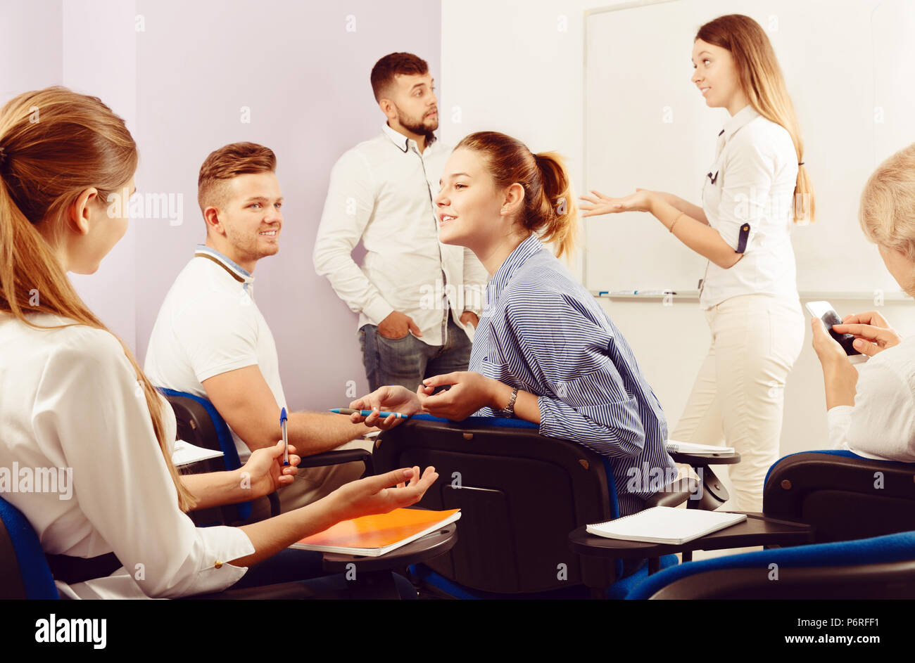Auditorium lectures students hi-res stock photography and images - Alamy