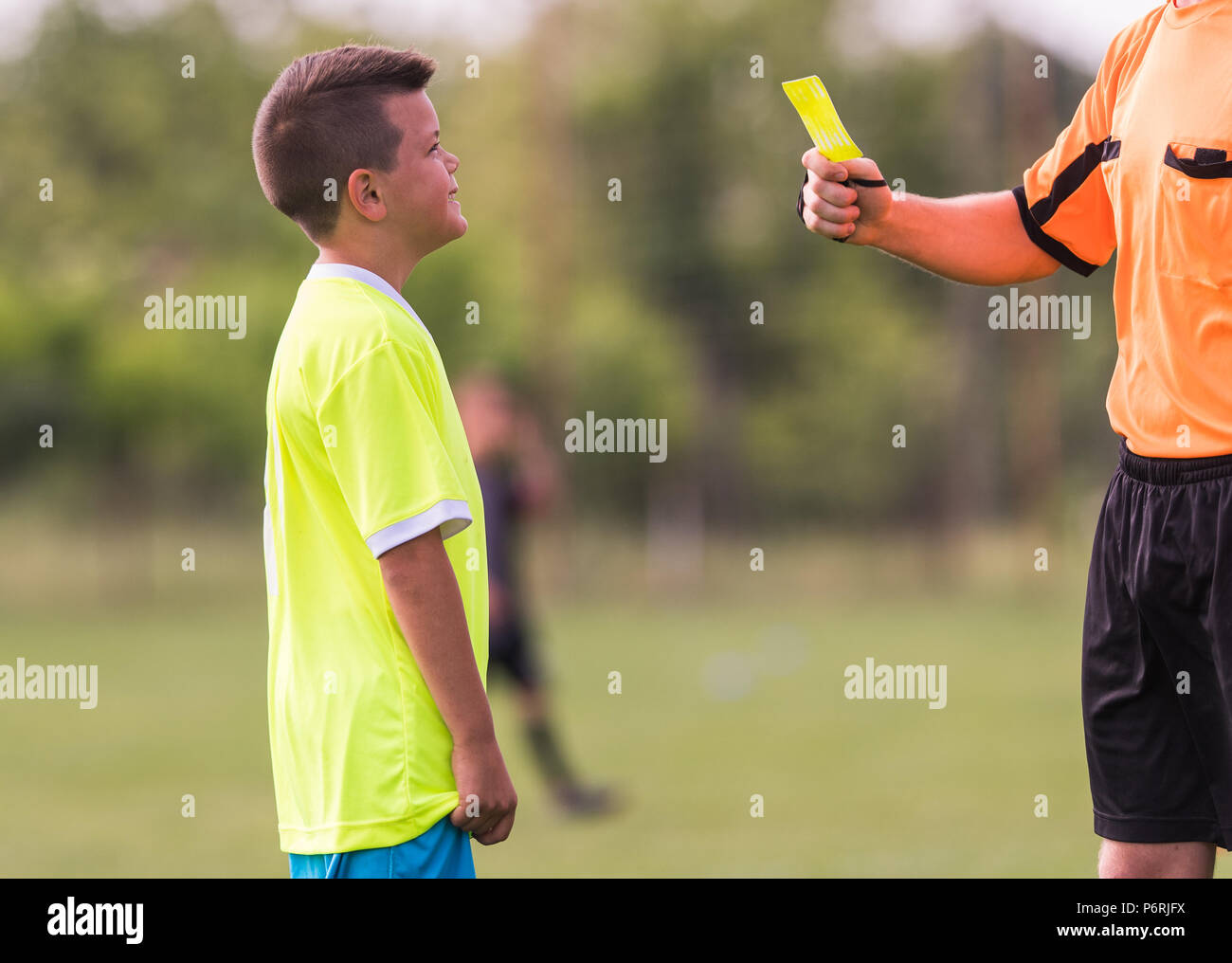 Referee soccer and kids hi-res stock photography and images - Alamy