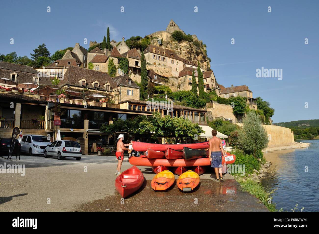 Beynac canoe hi-res stock photography and images - Alamy