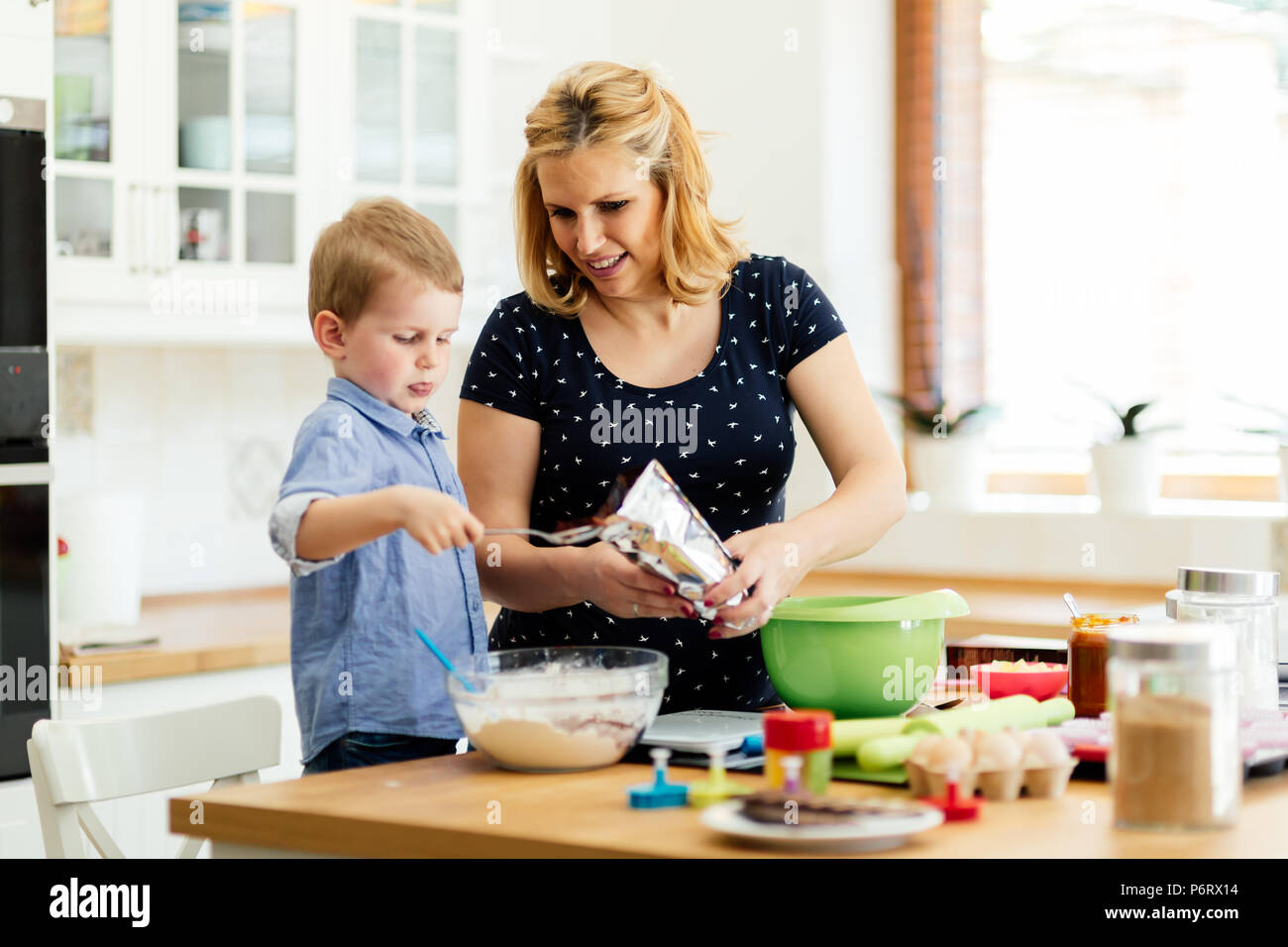 Cute kids cooking hi-res stock photography and images - Alamy