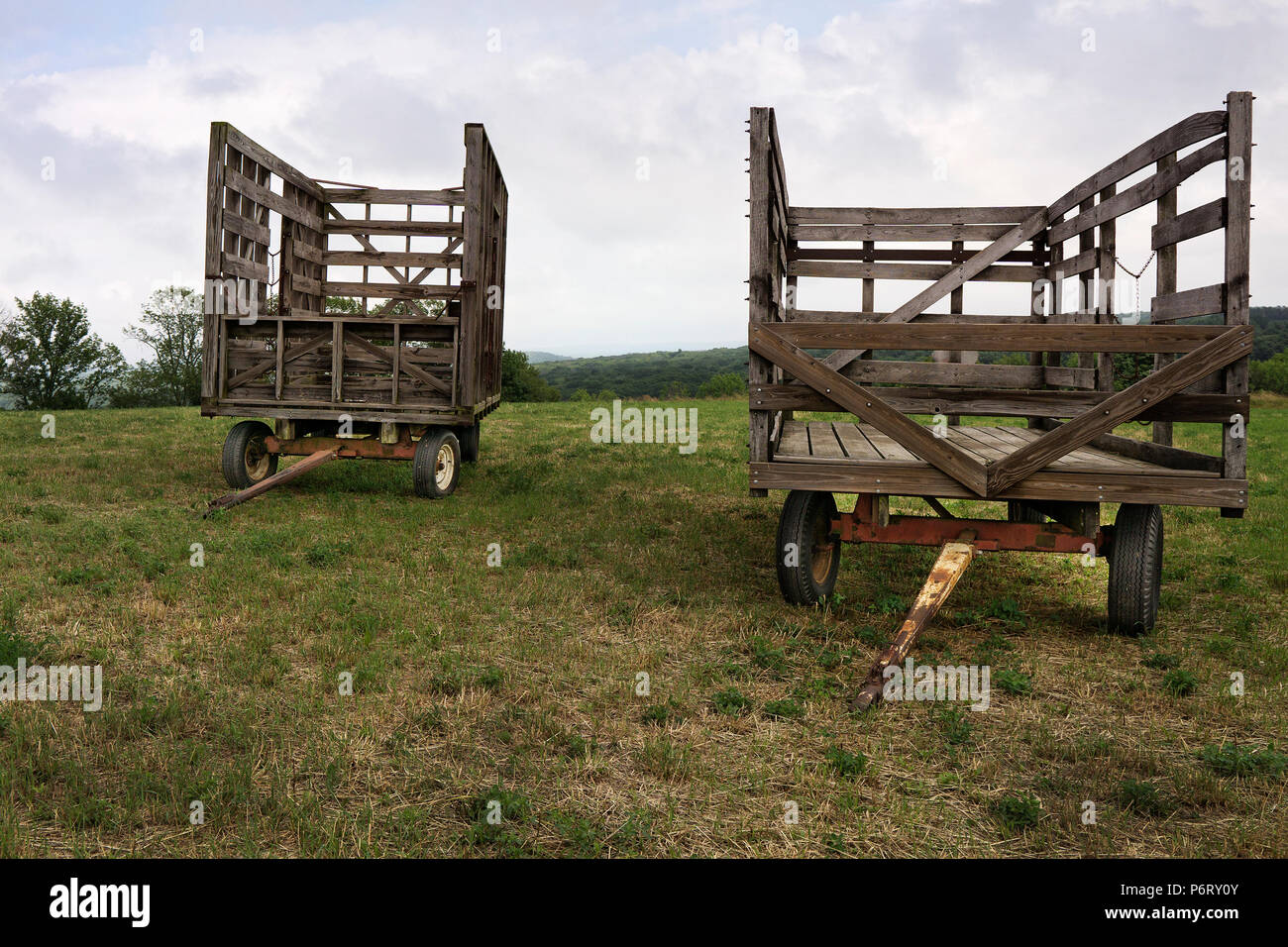 Farm wagons hi-res stock photography and images - Alamy