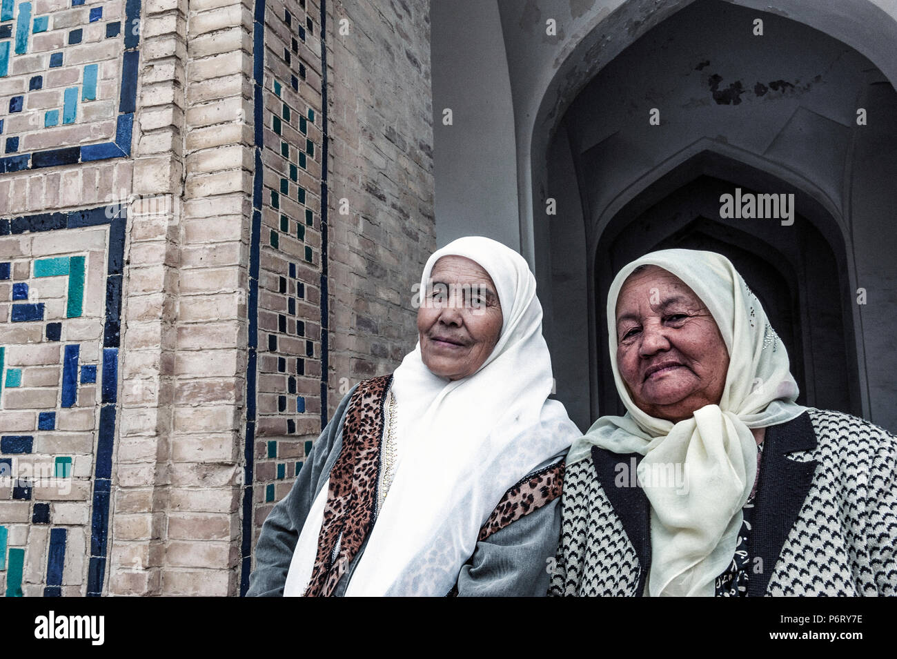 Very old women hi-res stock photography and images - Alamy