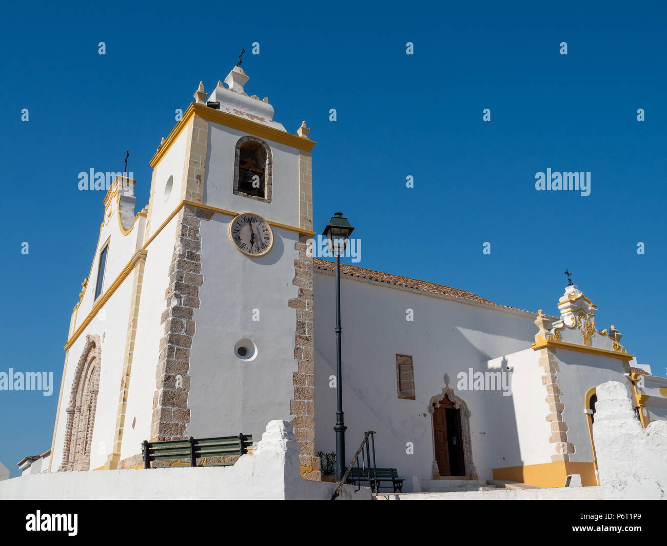 Catholic church Matriz de Alvor, Algarve, Portugal Stock Photo - Alamy