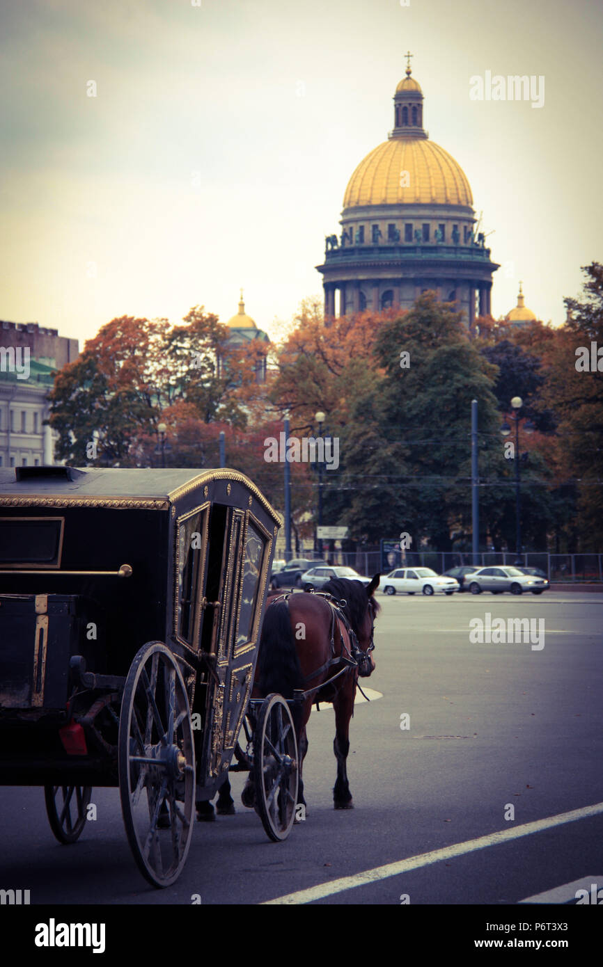 Historic horse carriage in front of the golden cupola of the St. Isaac ...