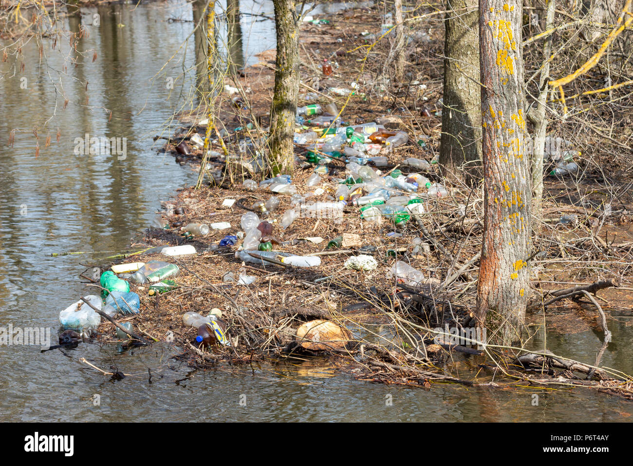 River of trash hi-res stock photography and images - Alamy