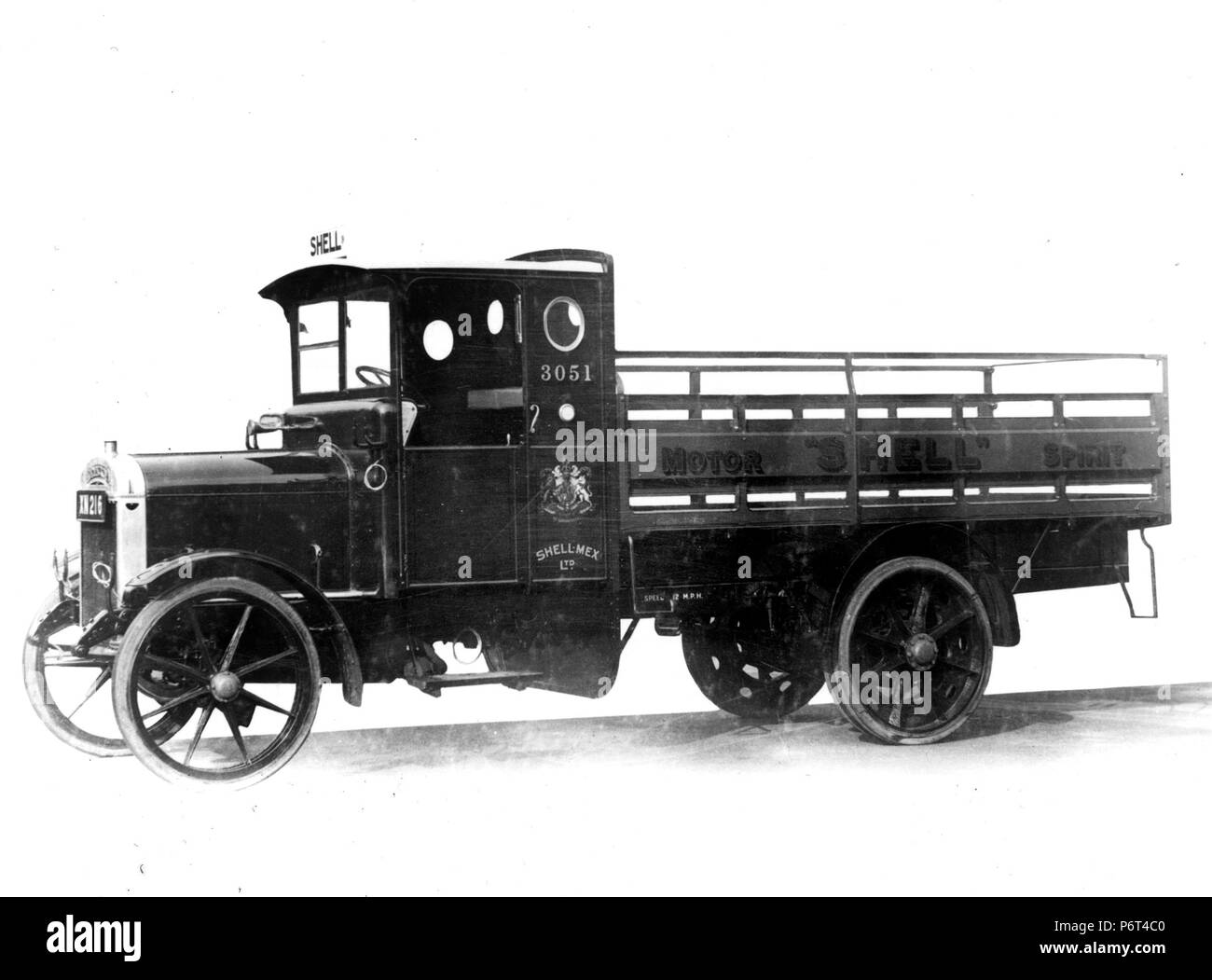 Shell truck hi-res stock photography and images - Alamy