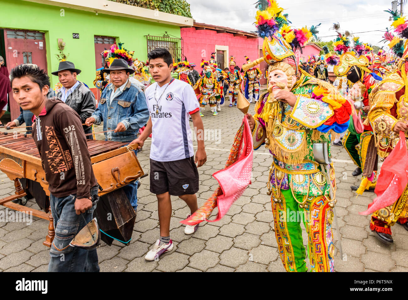 People musicians marimba hi-res stock photography and images - Alamy