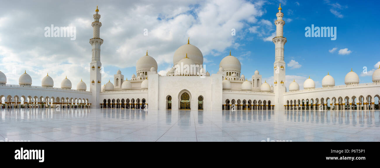 Panoramic view of inner court of Sheikh Zayed Grand Mosque in Abu Dhabi ...