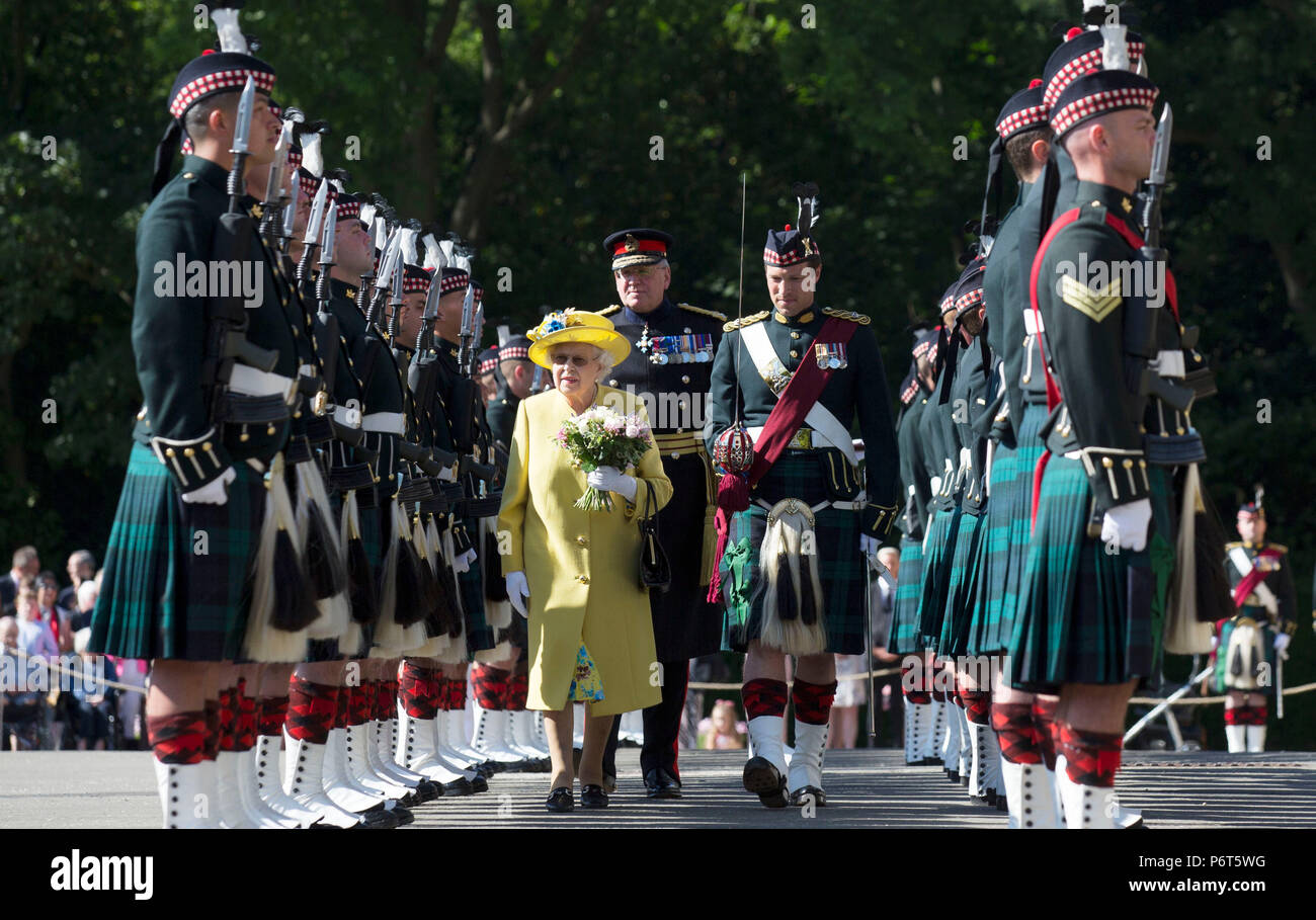 Queen Elizabeth II receives the keys from Edinburgh's Lord Provost ...