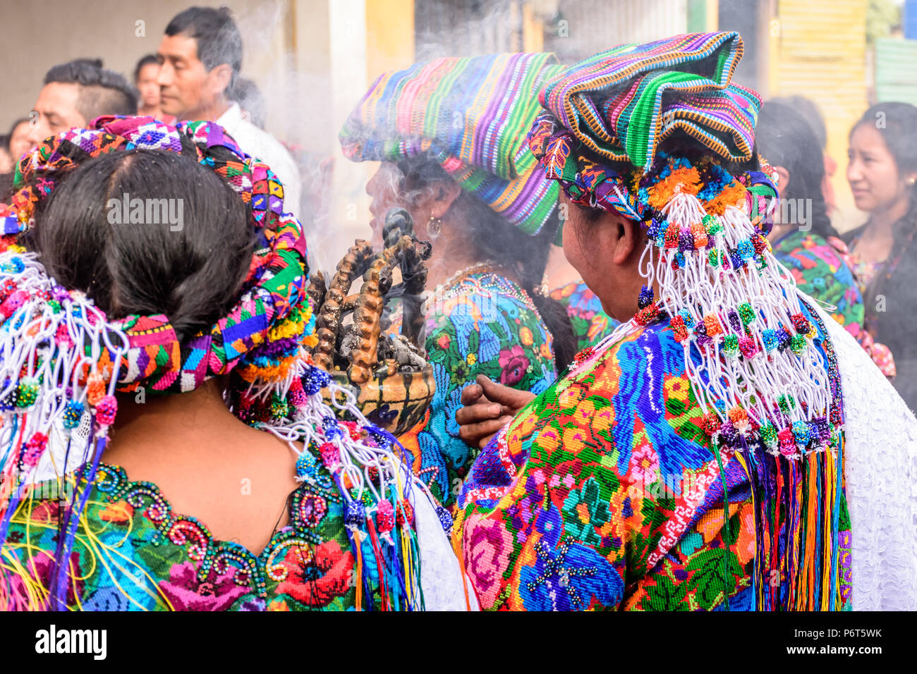 Huipil headdress hi-res stock photography and images - Alamy