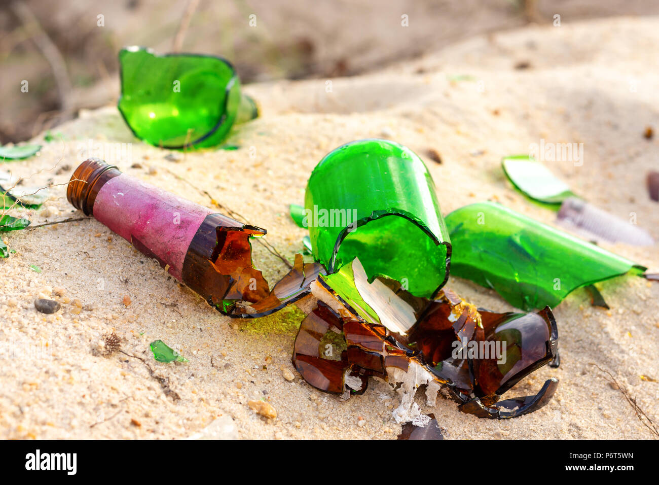 Smashed beer bottles hi-res stock photography and images - Alamy