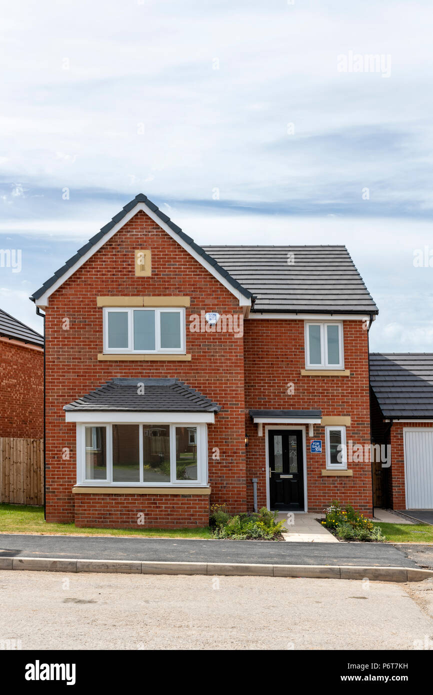 Detached house hi-res stock photography and images - Alamy