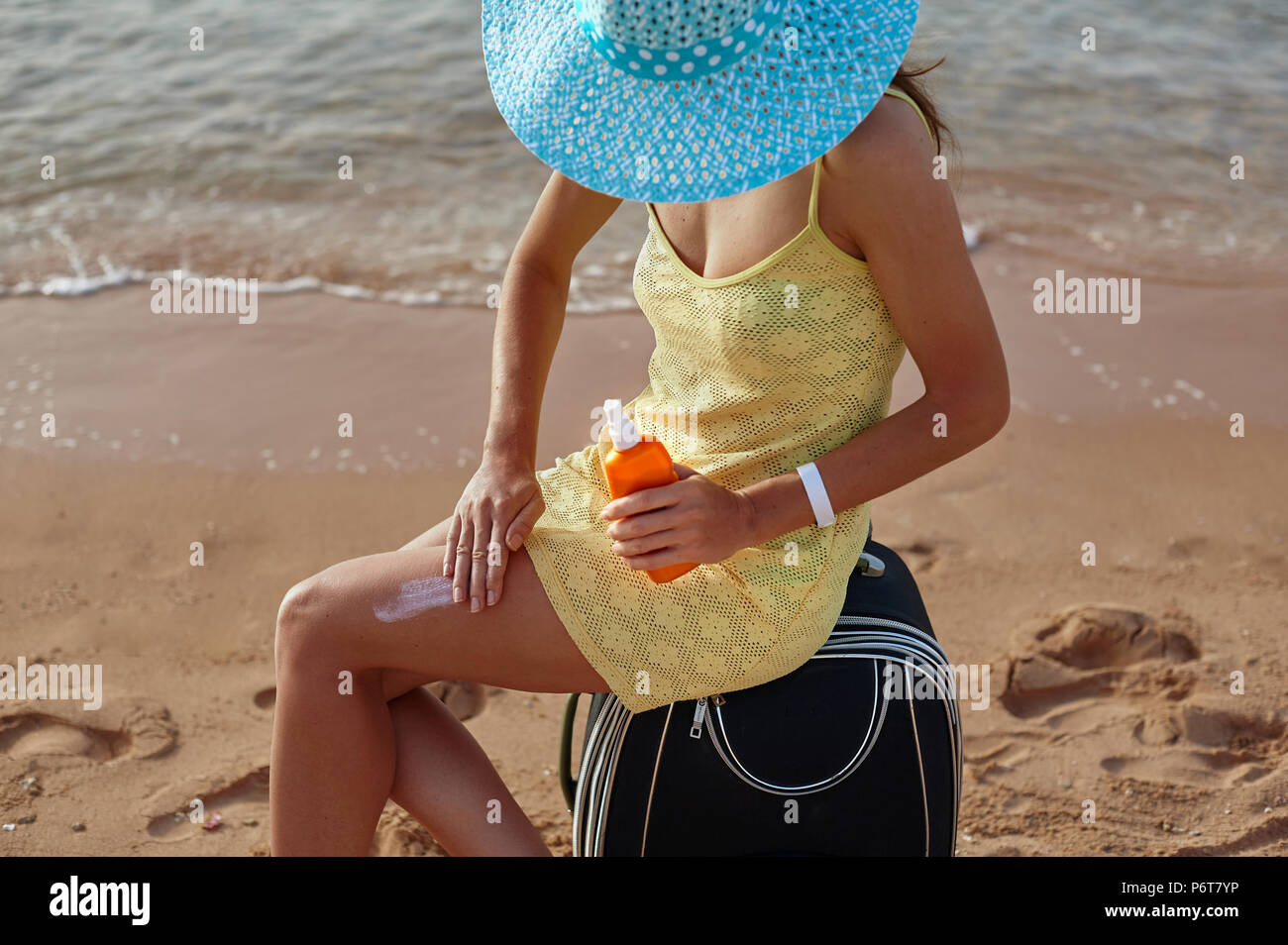 Beautiful female feet hi-res stock photography and images - Alamy