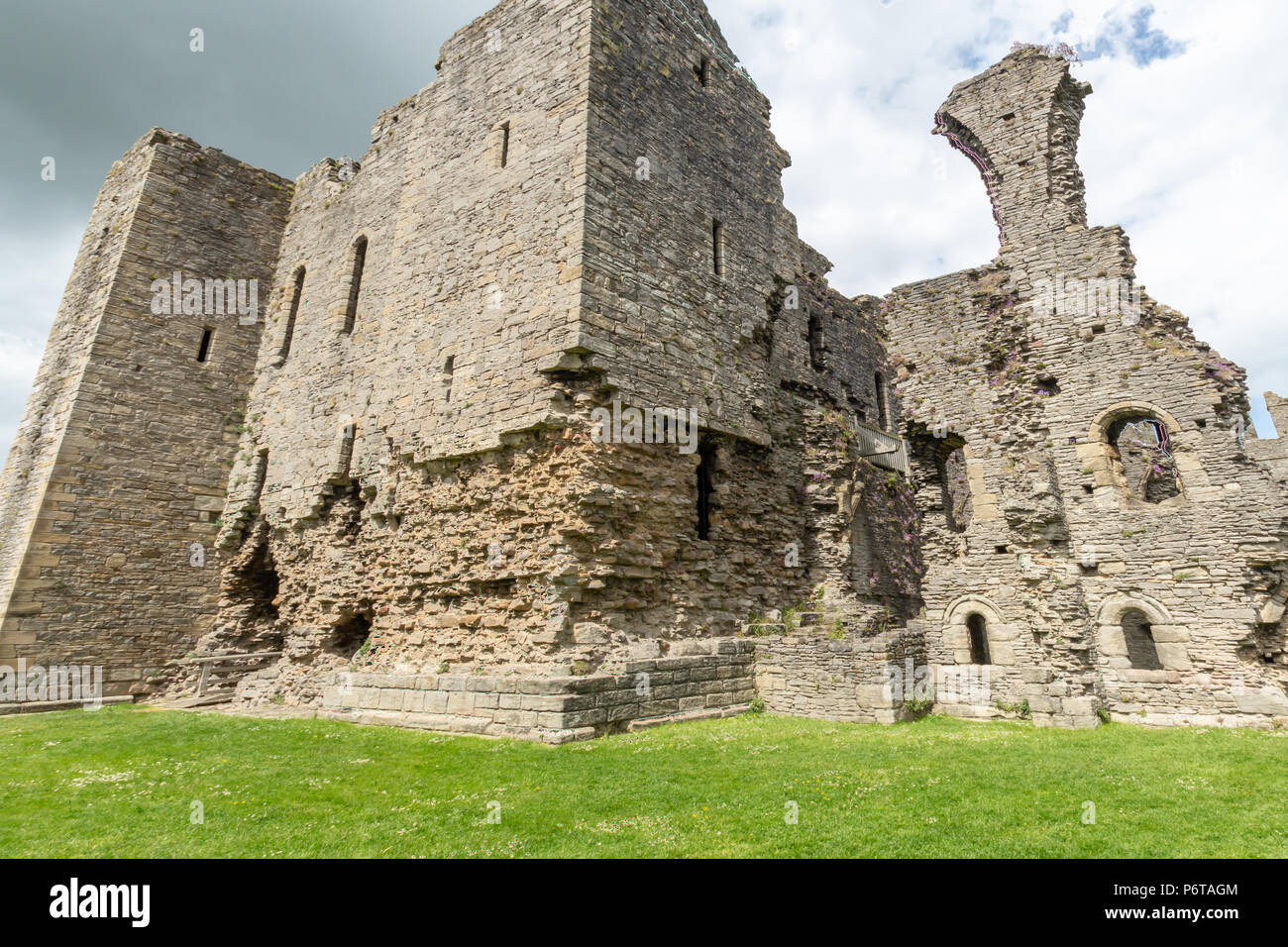 Middleham castle hi-res stock photography and images - Alamy