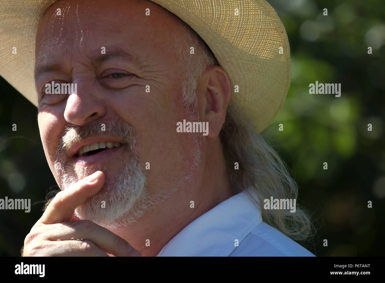 Bill Bailey attends Hampton Court Palace Flower Show Stock Photo - Alamy