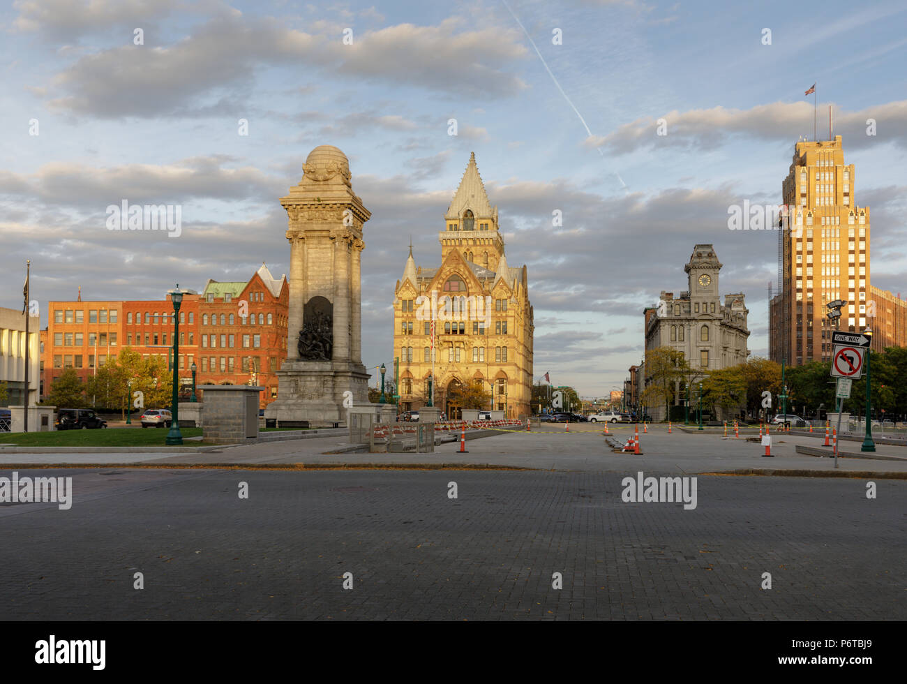 Syracuse, New York: Sunset skyline of Syracuse around Clinton Square ...