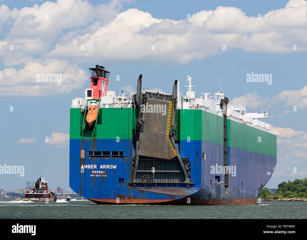 K Line Ro Ro vehicles carrier Amber Arrow eastbound on the Kill Van ...