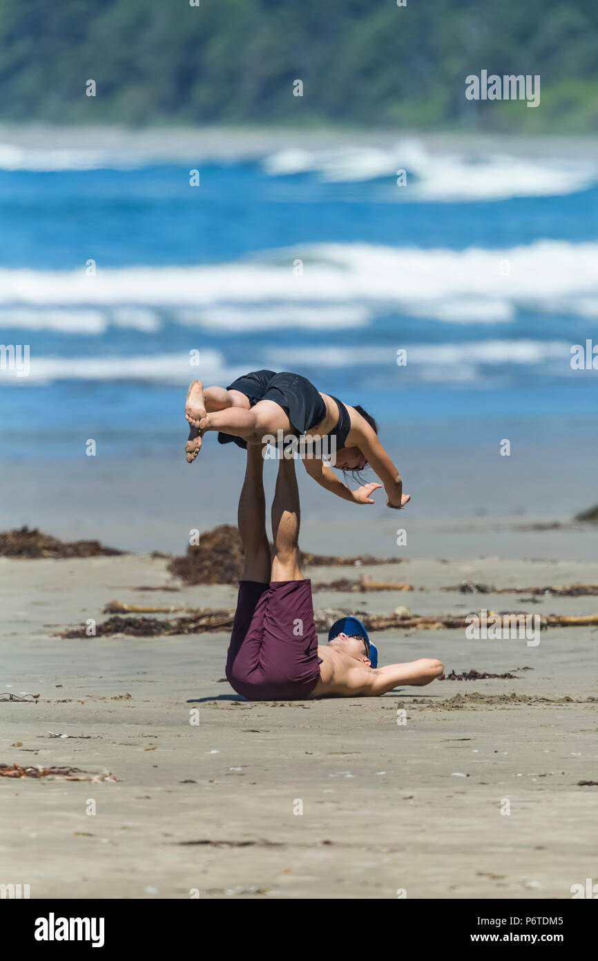 Couple having fun pacific northwest hi-res stock photography and images ...