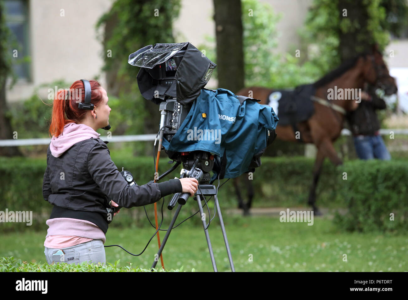 Camerawoman High Resolution Stock Photography and Images - Alamy