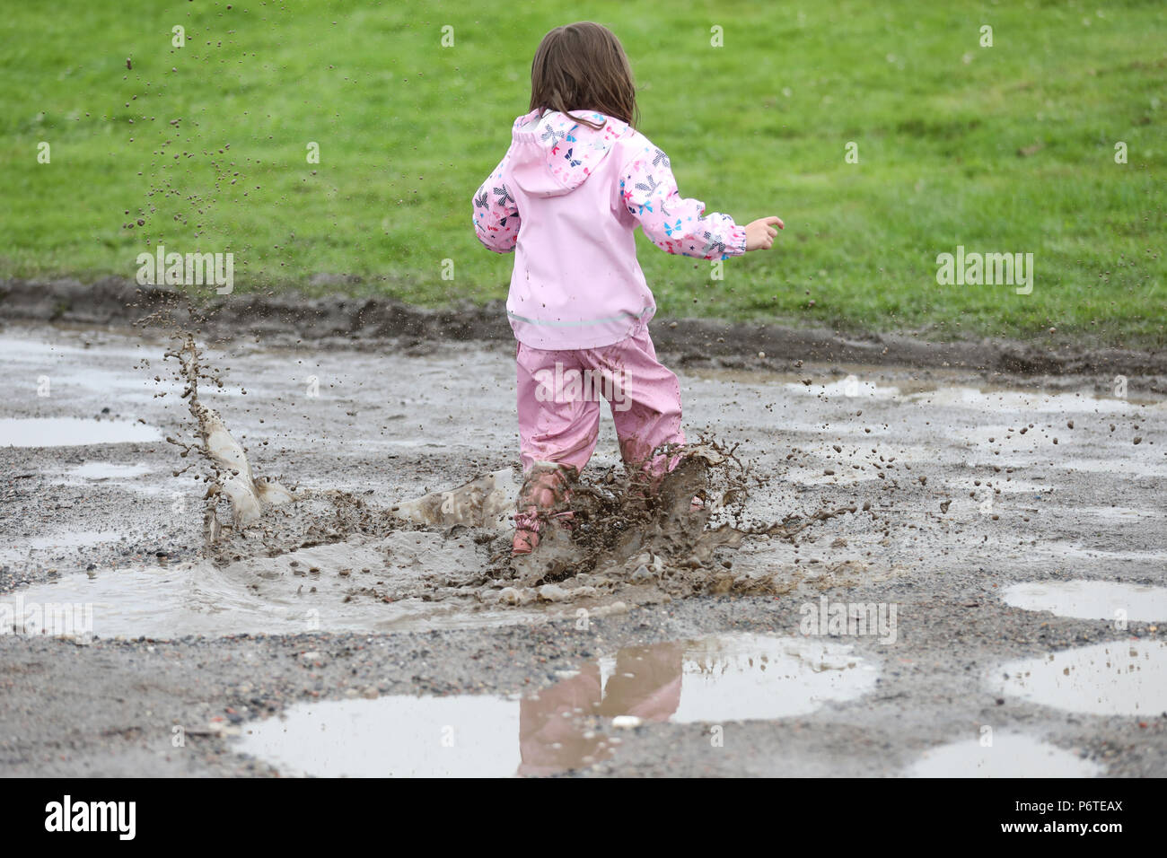 Feet running through puddle hi-res stock photography and images - Alamy