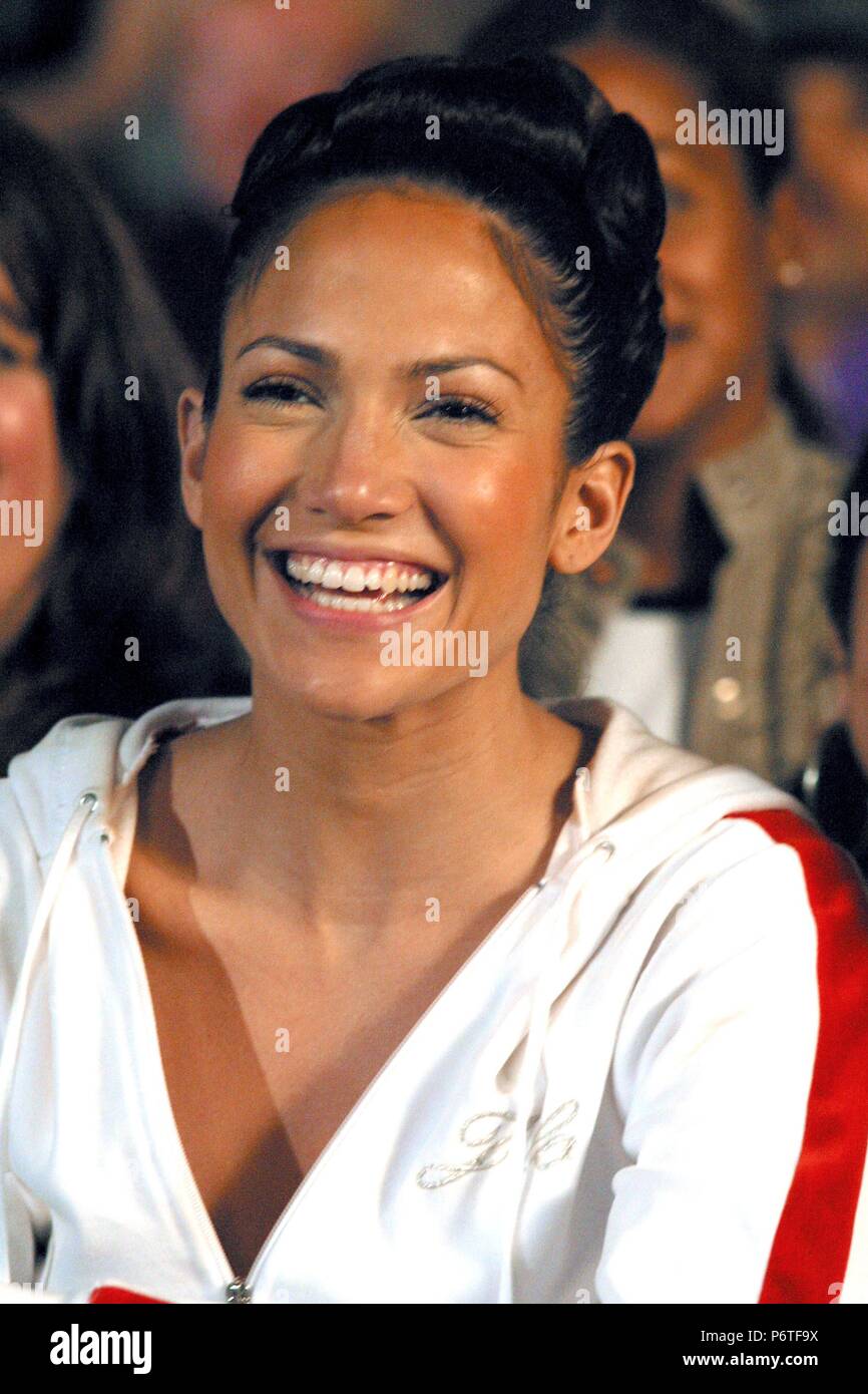 New York City 2002 Jennifer Lopez Ralph Feinnes filming "Uptown Girl ...