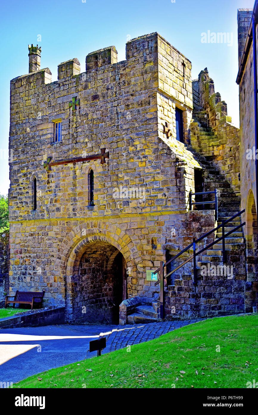 Castle drawbridge and portcullis hi-res stock photography and images ...