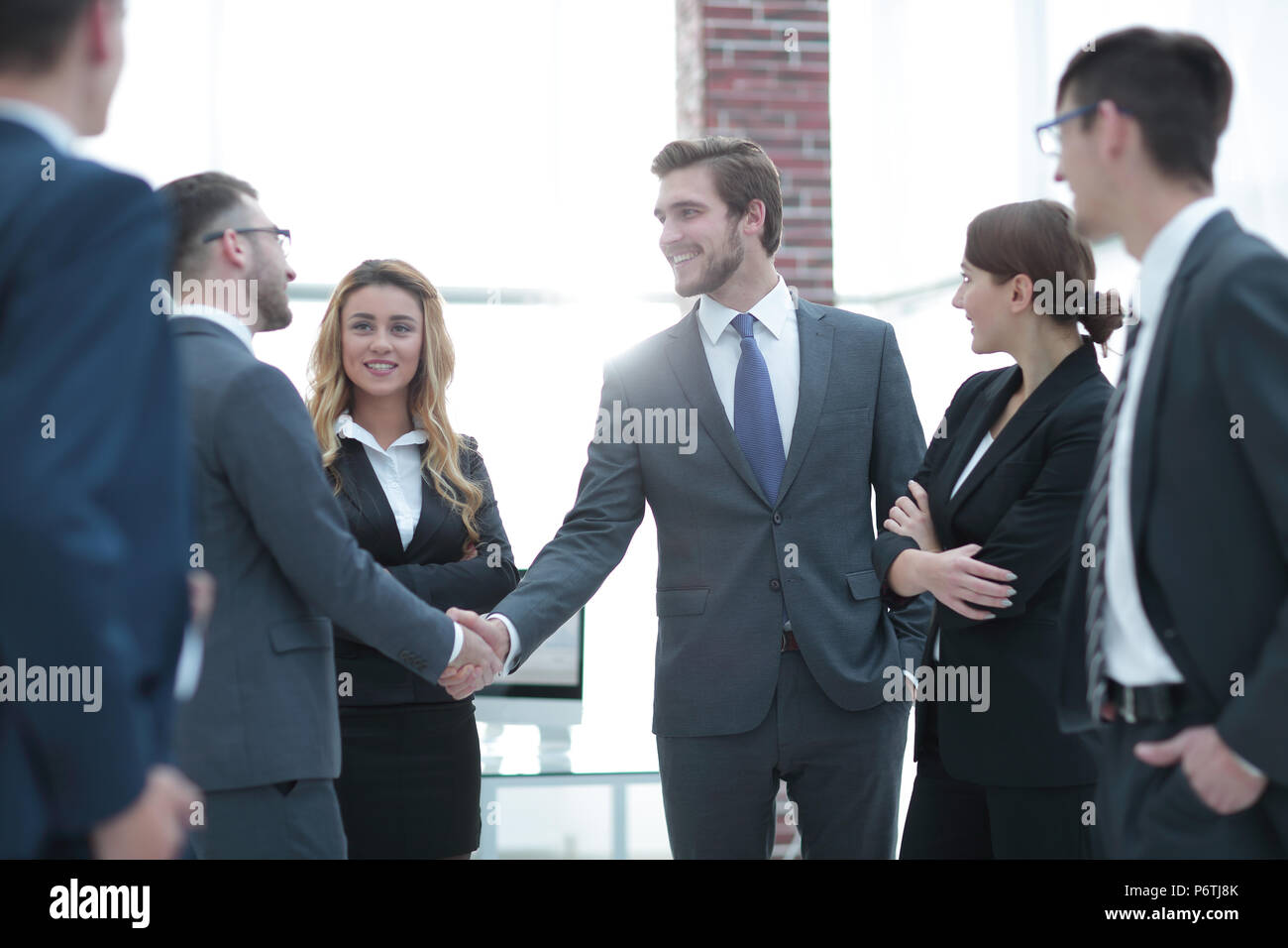 business handshake of businessmen in the office Stock Photo - Alamy