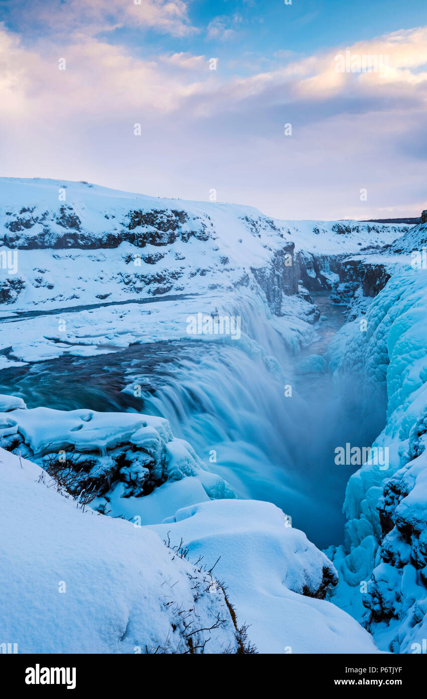 Frozen waterfalls iceland hi-res stock photography and images - Alamy