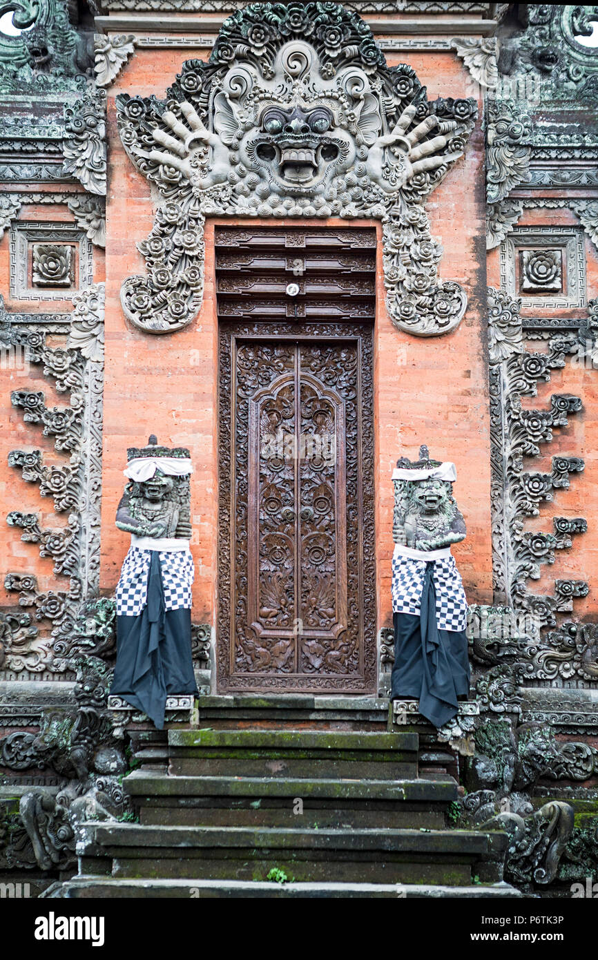 Traditional balinese door hi-res stock photography and images - Alamy