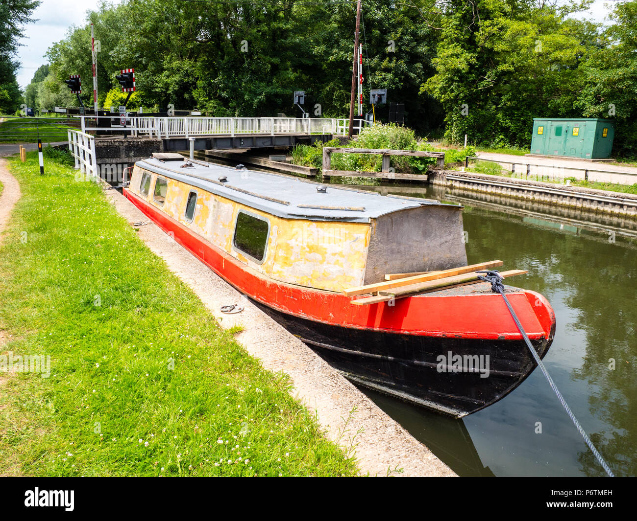 Ufton Swing-Bridge, Ufton Nervet, River Kennet, Berkshire, England, UK ...