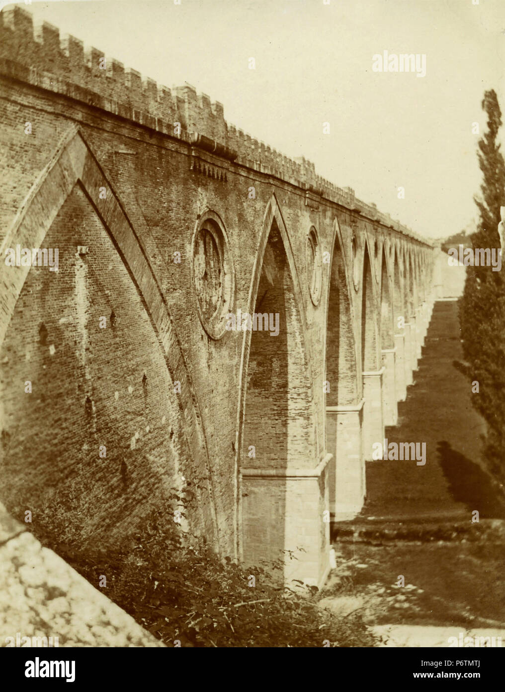 Bridge 1900s hi-res stock photography and images - Alamy