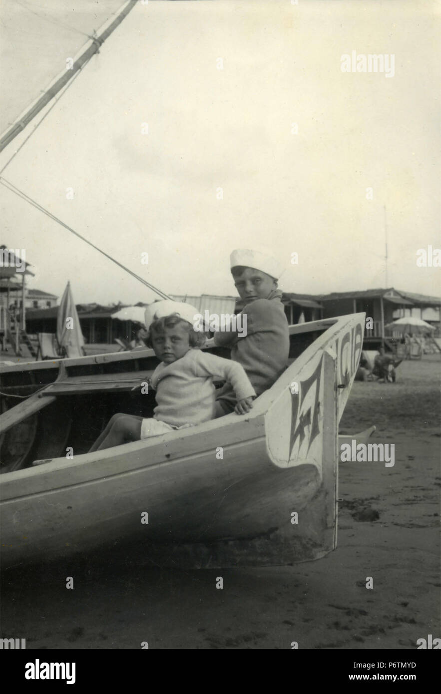 1960s children playing hi-res stock photography and images - Alamy