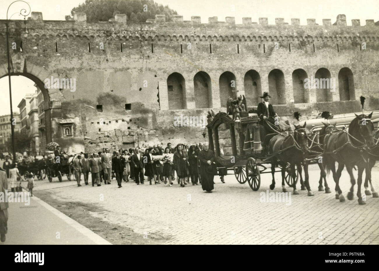 Funeral procession with the horse cart, Rome, Italy 1950s Stock Photo ...