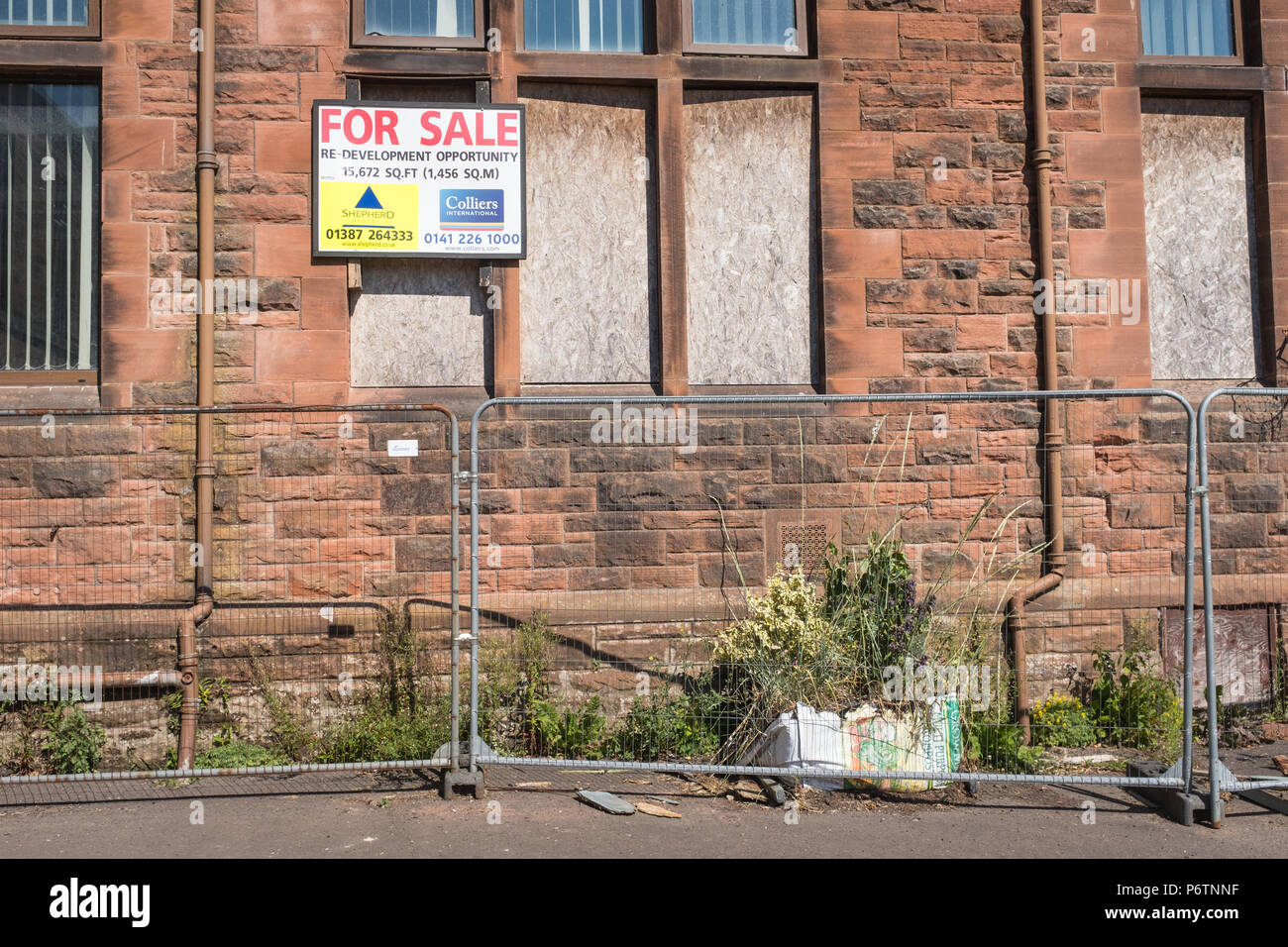 Sad building hi-res stock photography and images - Alamy