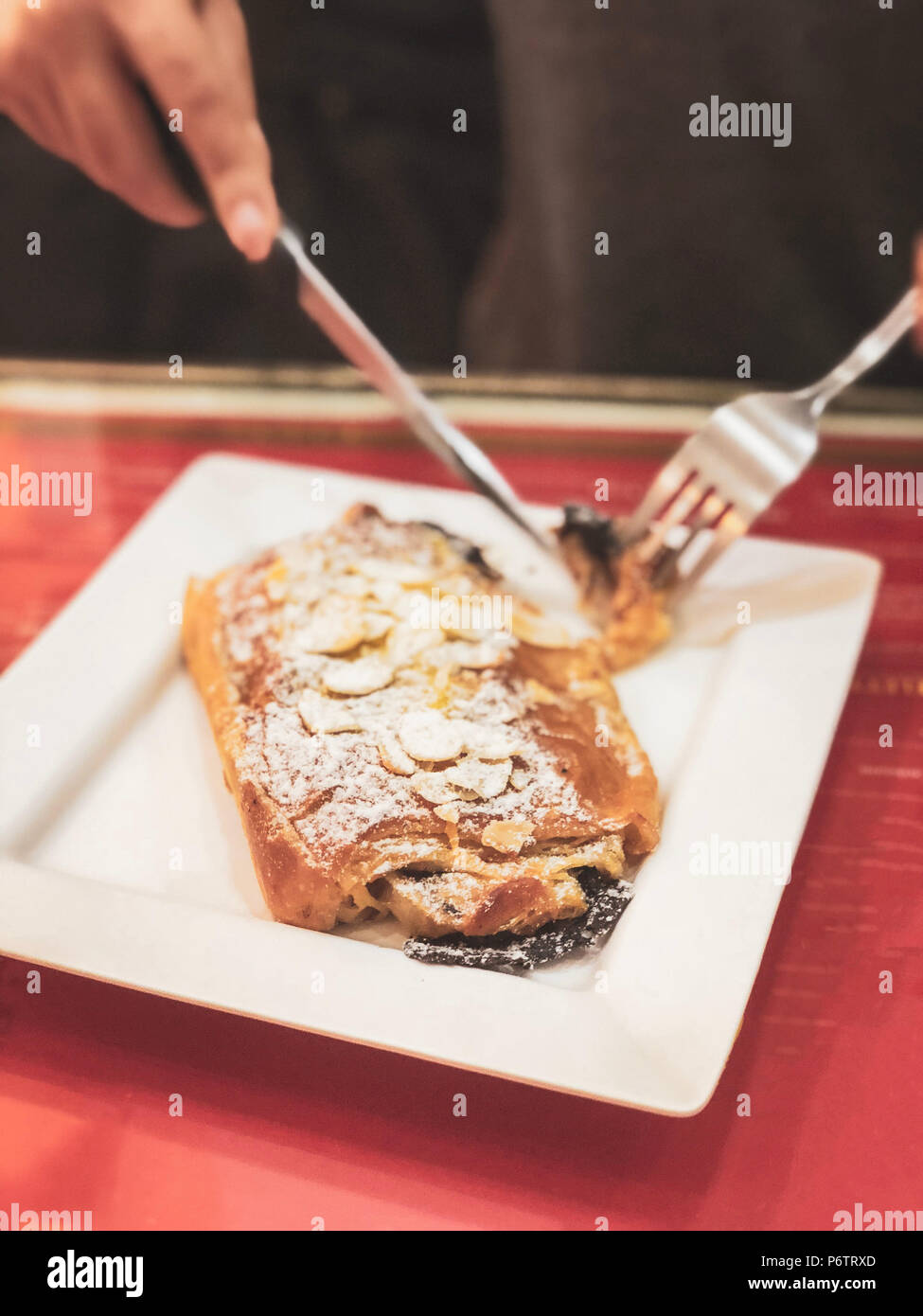 Newspaper news cut cutting hi-res stock photography and images - Alamy