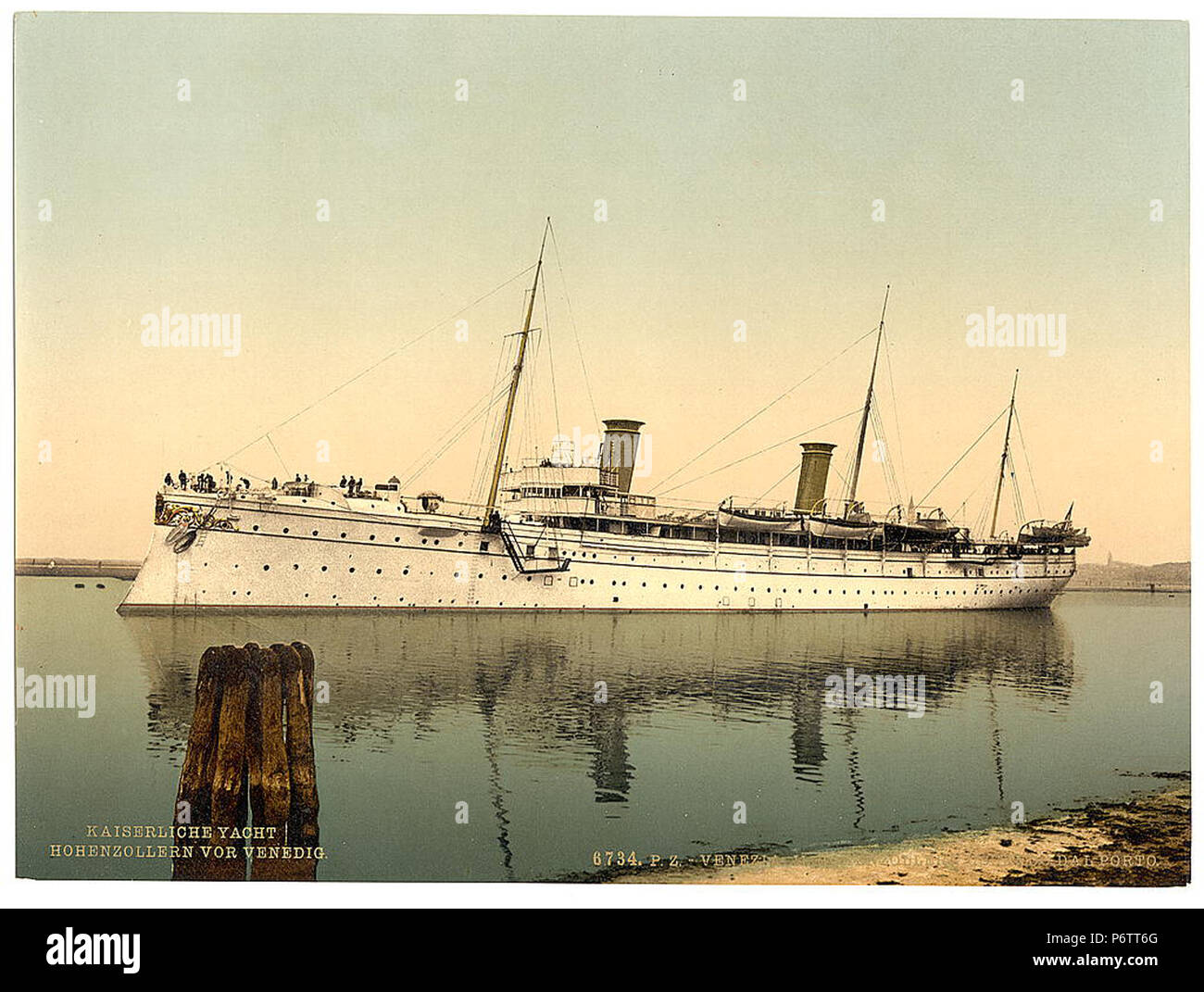 Vintage ocean liner hi-res stock photography and images - Alamy
