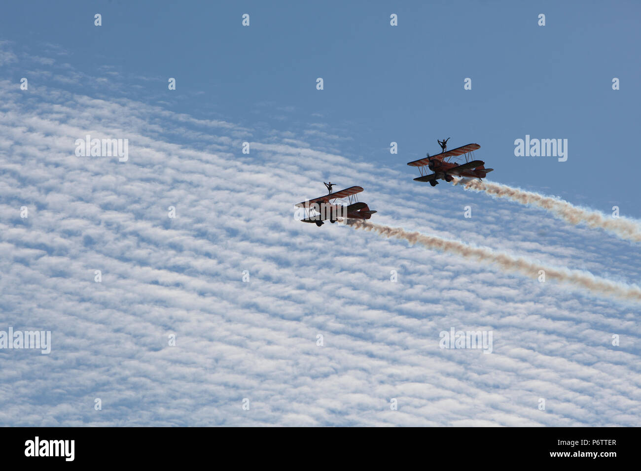 Acrobatic airplanes hi-res stock photography and images - Alamy
