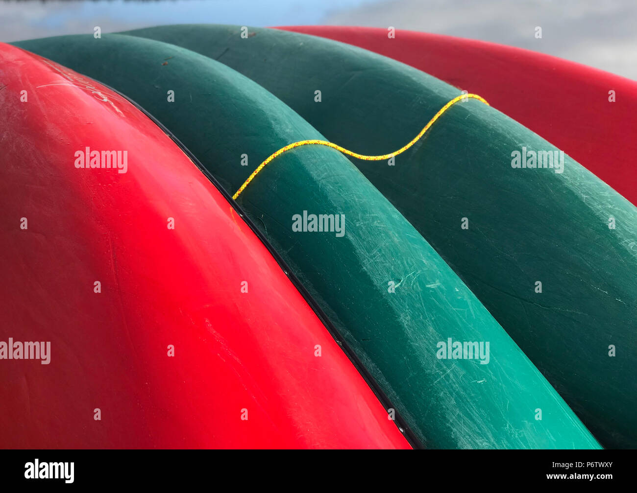 Green canoes hi-res stock photography and images - Alamy