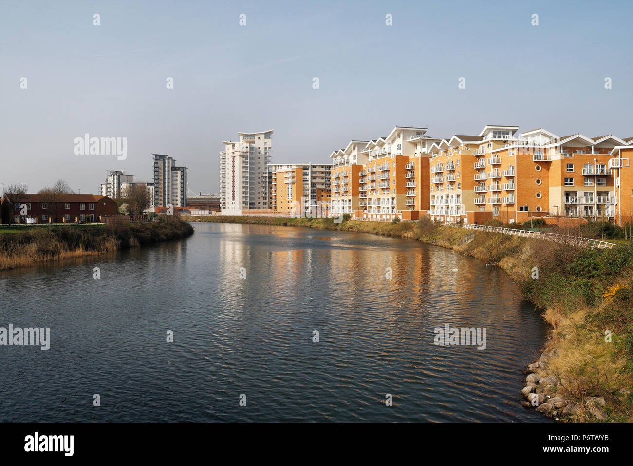 Apartment blocks and river hi-res stock photography and images - Alamy