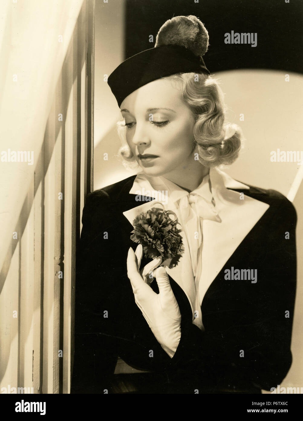 Actress Virginia Bruce wearing a Dolly Tree dress, 1940s Stock Photo ...
