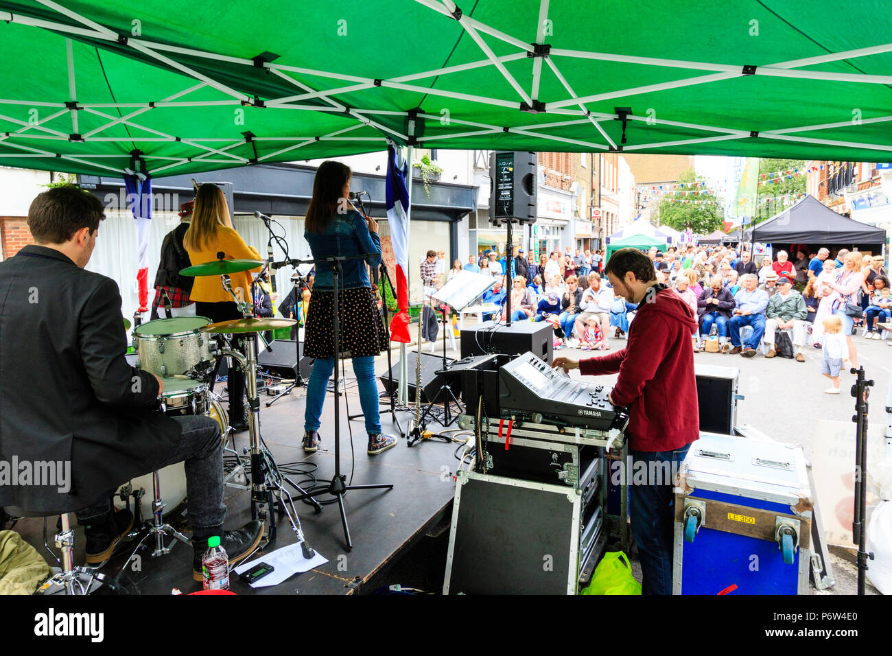 Performing outdoors hi-res stock photography and images - Alamy