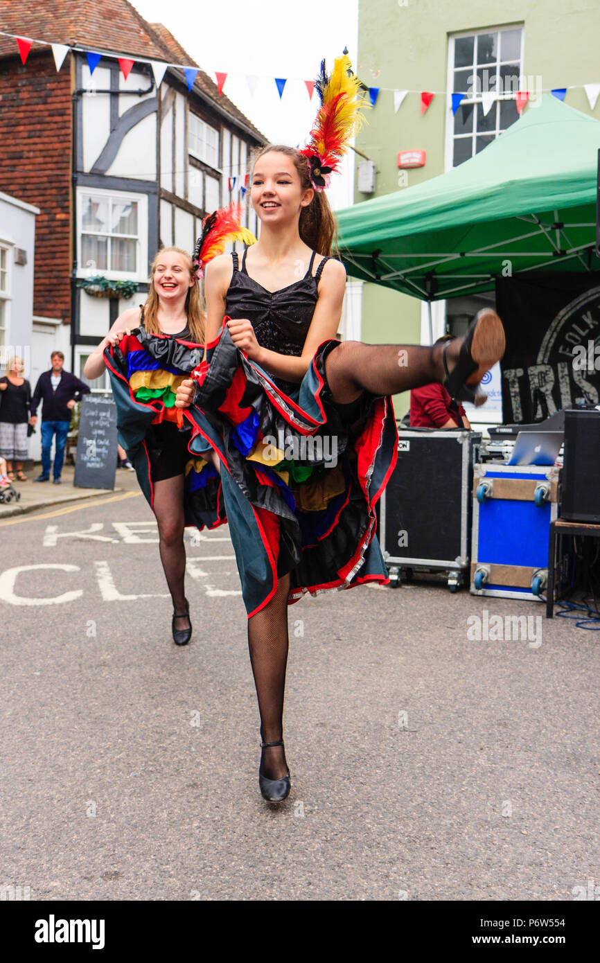 Girls dancers dancing can can hi-res stock photography and images - Alamy